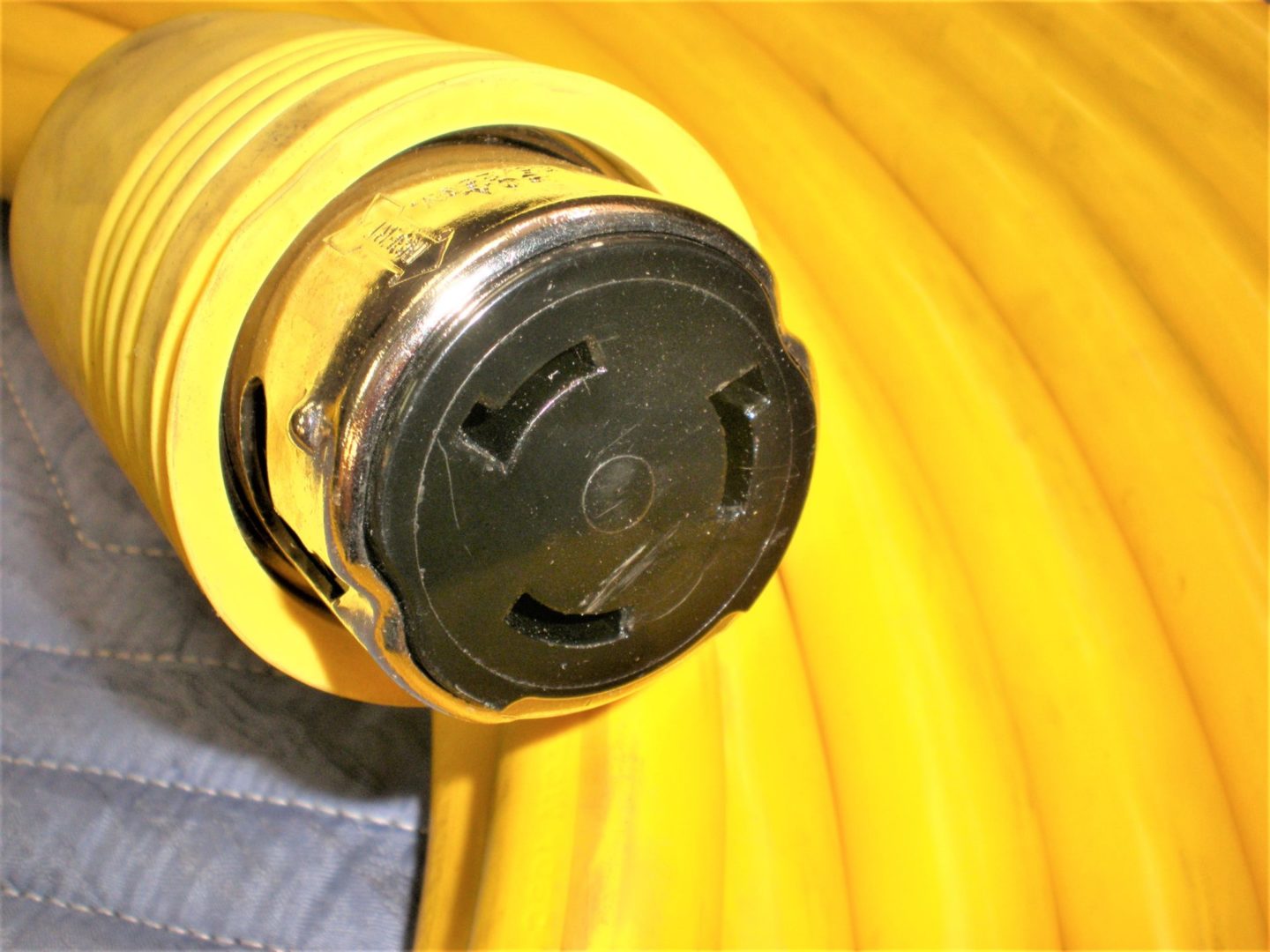 Hubbell HBL61CM42 *50A 125/250V* Yellow Marine Boat Shore Power Cordset ...