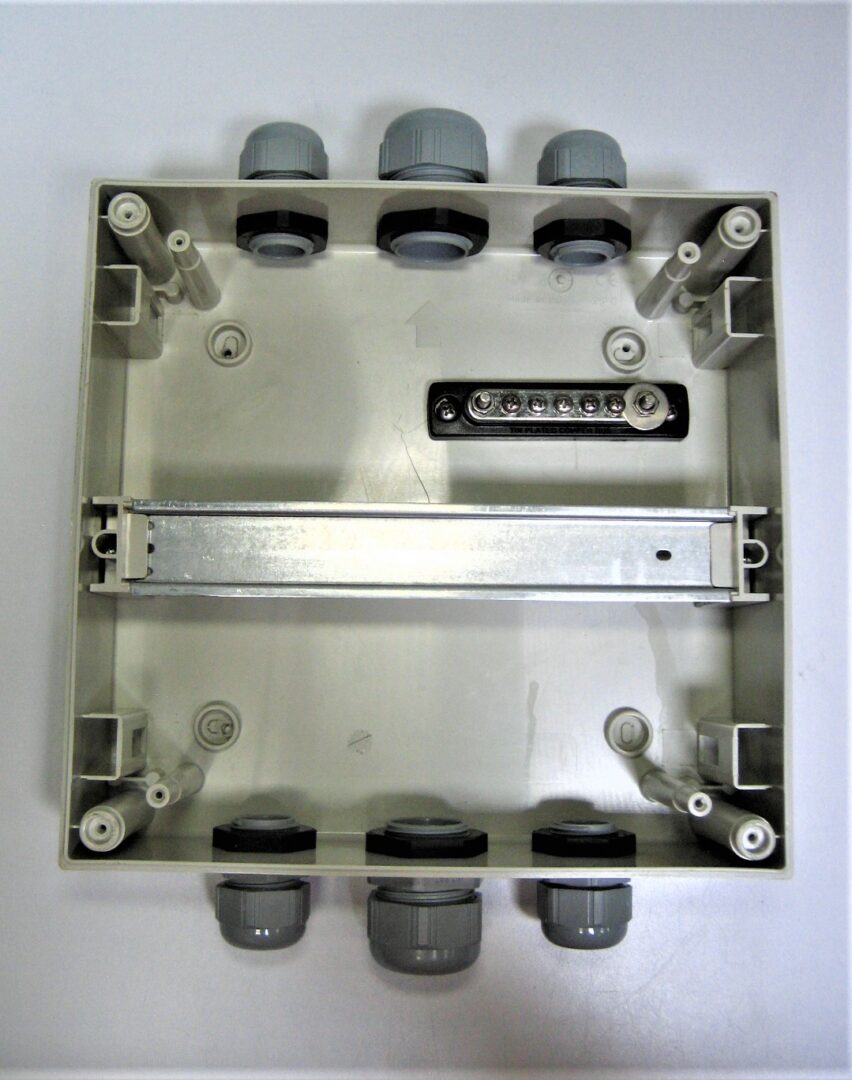 Scame DOMINO IP66 12 Module Insulated Enclosure w/ Terminal Block ...