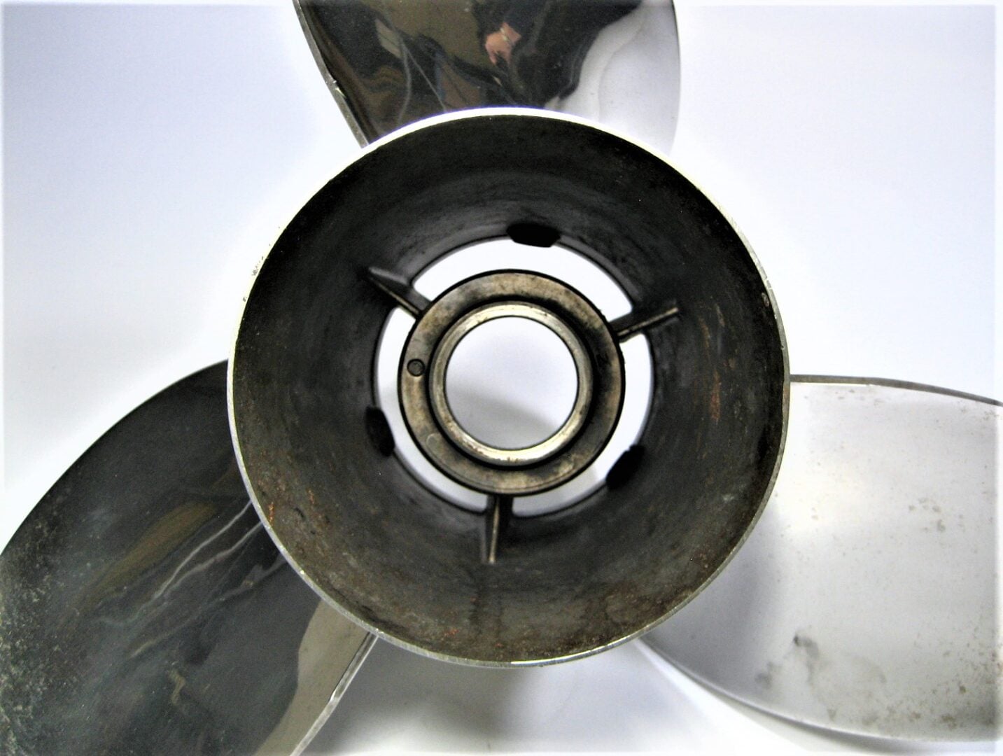 Mercury 48-13704 Mirage Plus RH 3-Blade 13"x 23"P SS Propeller w/ Hub ...