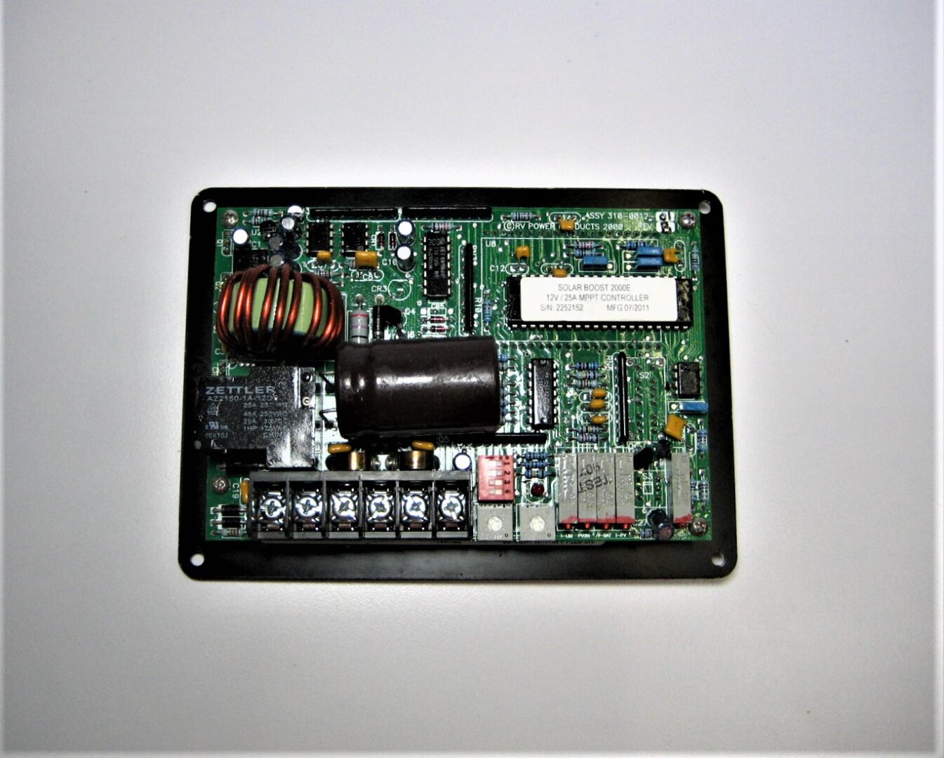 Blue Sky Energy SB2000E 12V / 25A 2-Stage MPPT Solar Boost Charge ...