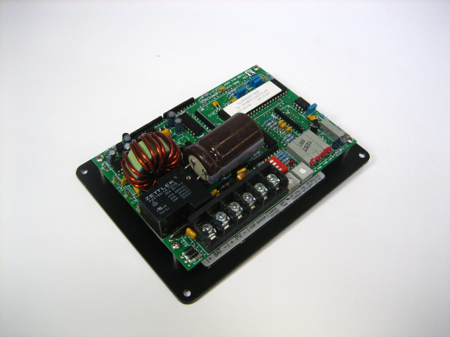 Blue Sky Energy SB2000E 12V / 25A 2-Stage MPPT Solar Boost Charge ...