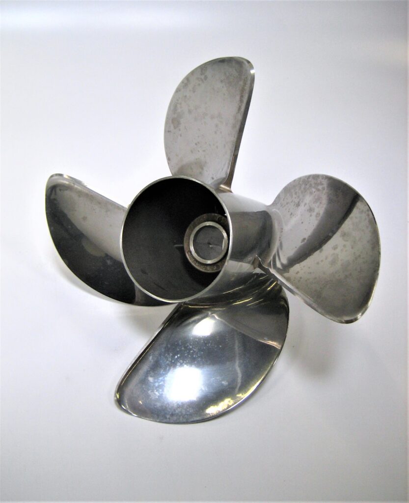 Mercury 48-8M0151320 Revolution 4 Blade 14.6 x 19P LH Counter-Rotating ...