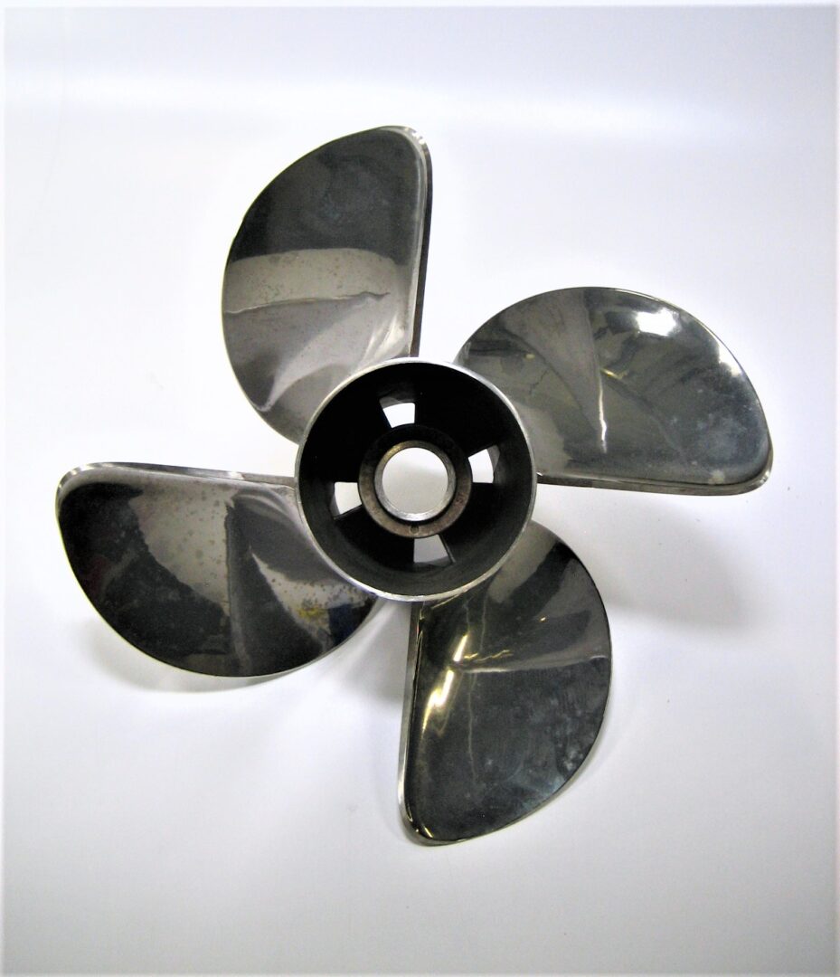 Mercury 48-8M0151320 Revolution 4 Blade 14.6 x 19P LH Counter-Rotating ...