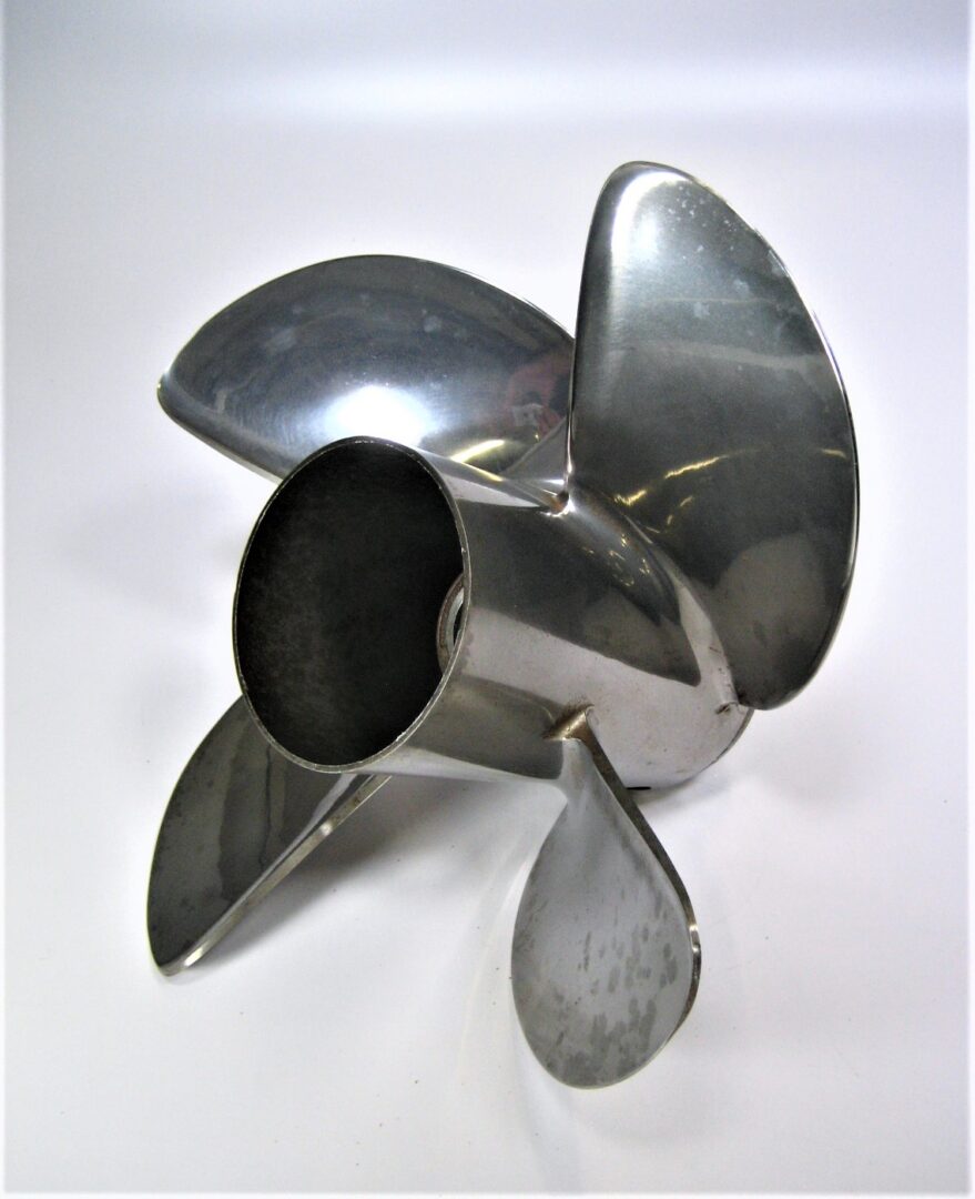 Mercury 48-8M0151321 Revolution 4 Blade 14.6 x 19P RH / STD Rotating ...