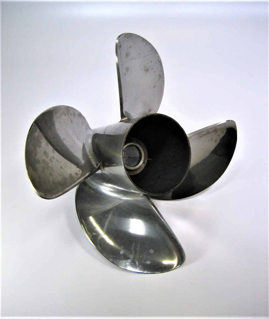 Mercury 48-8M0151321 Revolution 4 Blade 14.6 x 19P RH / STD Rotating ...