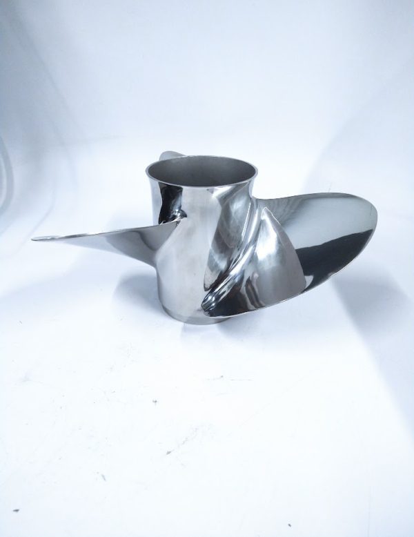 Evinrude Johnson 3 x 13 1/2 x 15 , Propeller 763950 - RH ( Minor Dents ...