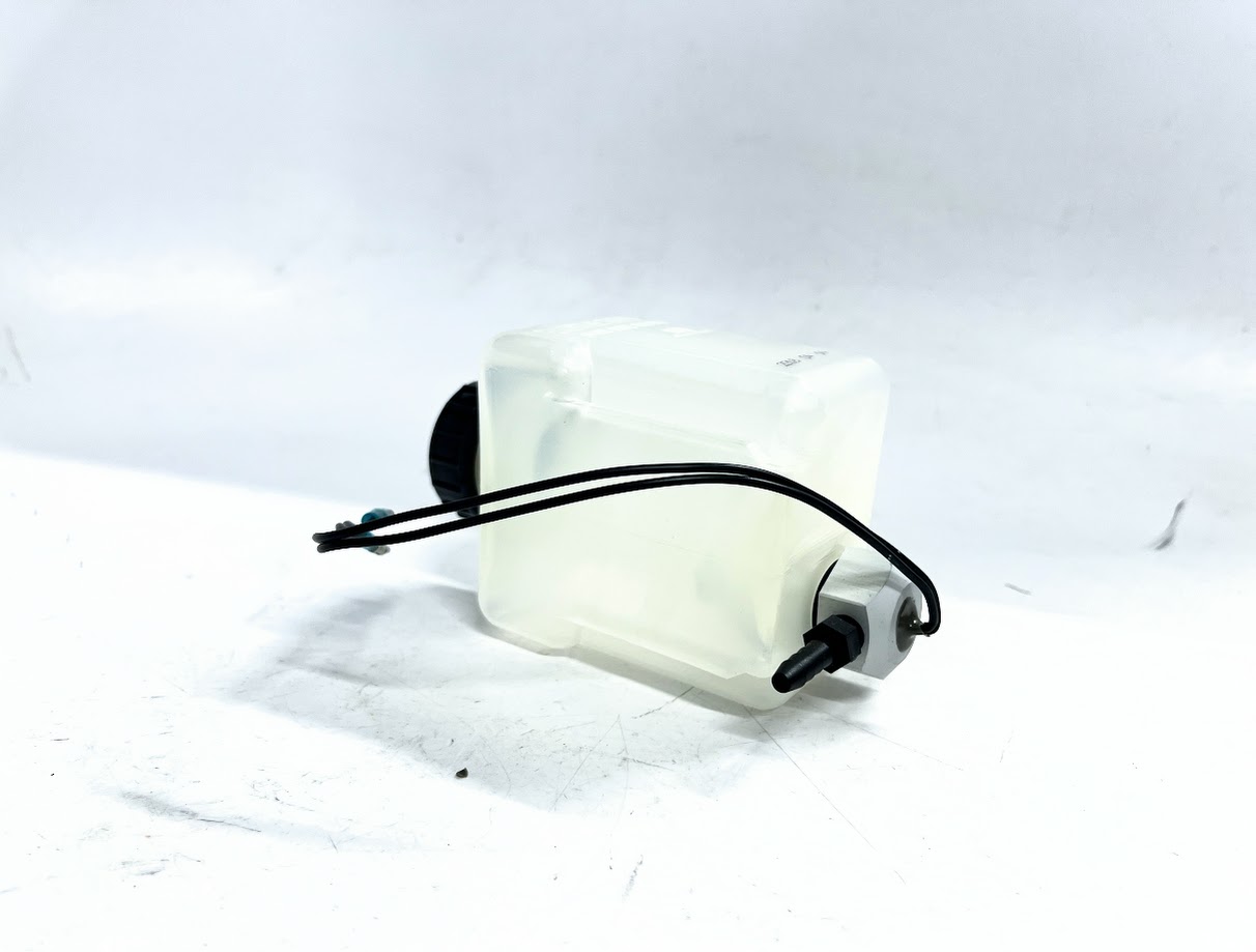 -NEW- Mercury 8M0075710, Oil Bottle ( Reservoir ) Assembly, OEM - Max ...