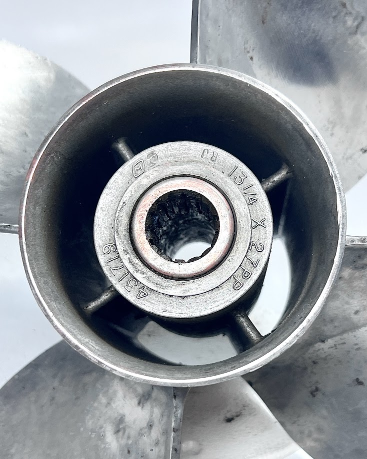 Evinrude 4 x 13 1/4 x 27P RH, Shooter Stainless Steel Propeller, 431719 ...