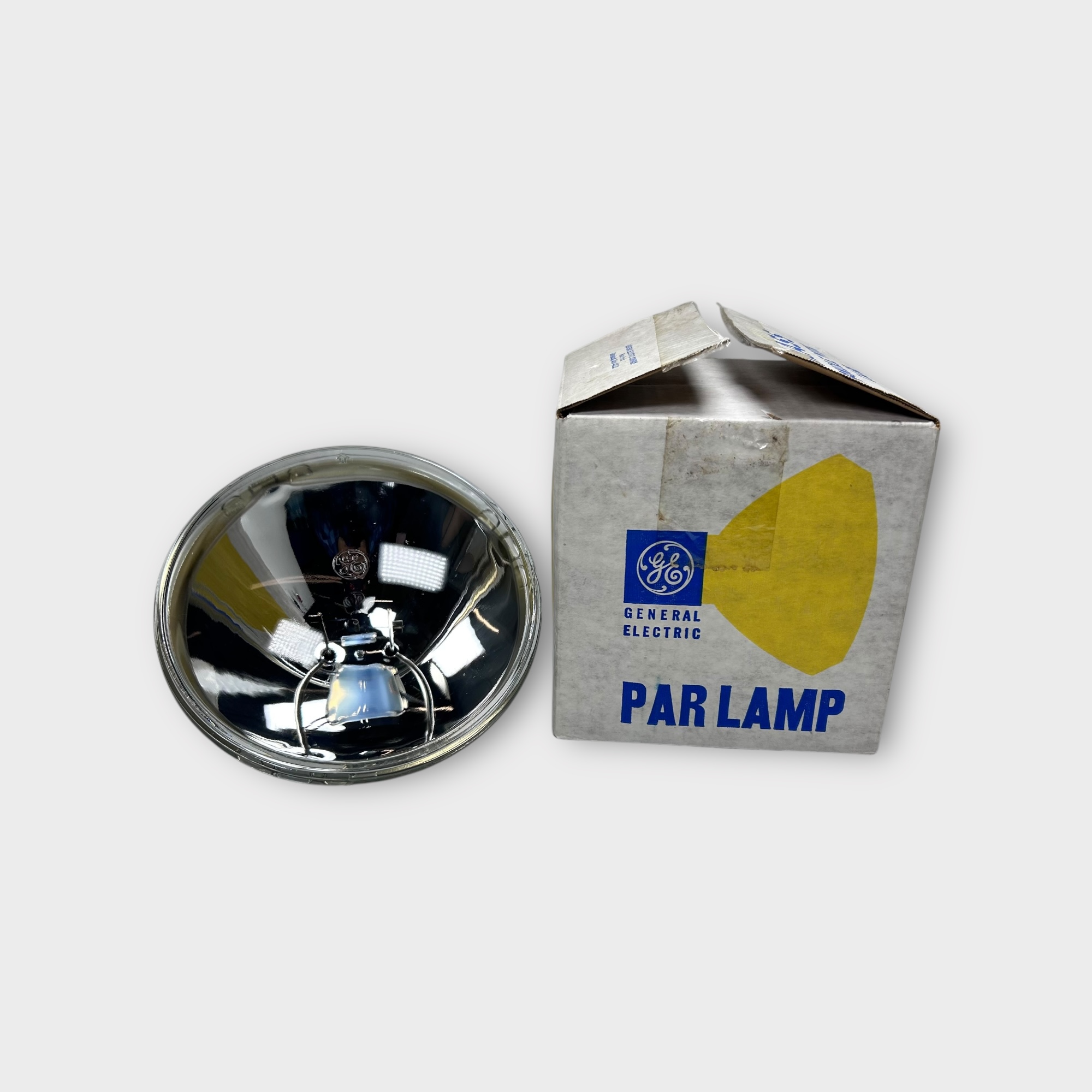 General Electric 200 Par, Halogen Lamp Light Bulb 30V - Max Marine Outlet